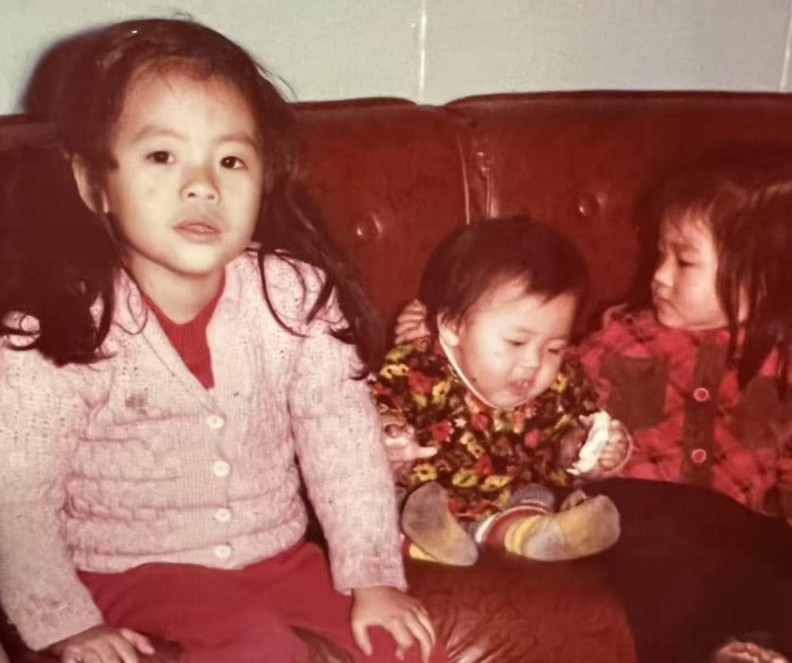 小S PO童年照訴說：「好想妳」惹鼻酸。有一種超越愛情的姊妹情，叫做大小S！大S寵妹10事蹟｜Mombaby 媽媽寶寶懷孕生活網