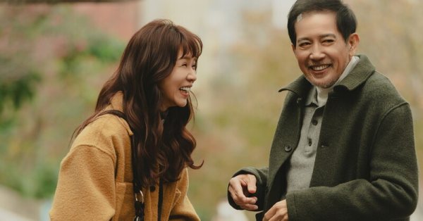 Netflix《忘了我記得》：記憶模糊的爸媽，不會忘記愛我們....寫給正在夾心中的40世代｜Mombaby 媽媽寶寶懷孕生活網