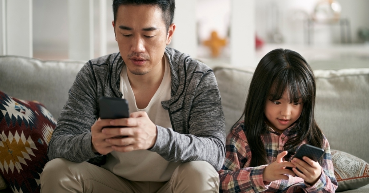 Line在一起：網路化的親子溝通，對親子關係是好是壞？｜Mombaby 媽媽寶寶懷孕生活網