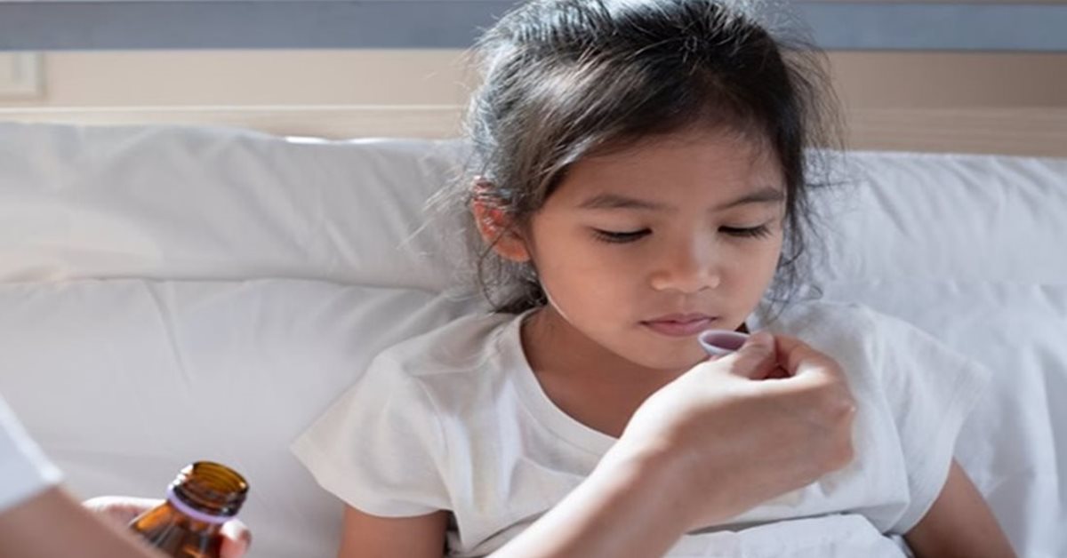 「幼稚園老師不幫你餵藥了！」全國教保員立即停止餵藥服務，幼教總會：必須釐清真相後再恢復｜Mombaby 媽媽寶寶懷孕生活網