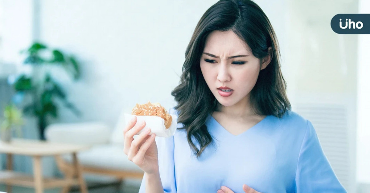 擔心年假大吃大喝「腸胃不適」？教你「按摩4穴位」腹脹秒舒緩｜Mombaby 媽媽寶寶懷孕生活網